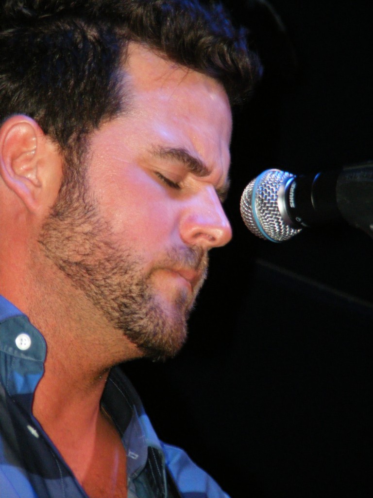 VIDEO: “Whatever She’s Got” – David Nail | Hometown Country Music