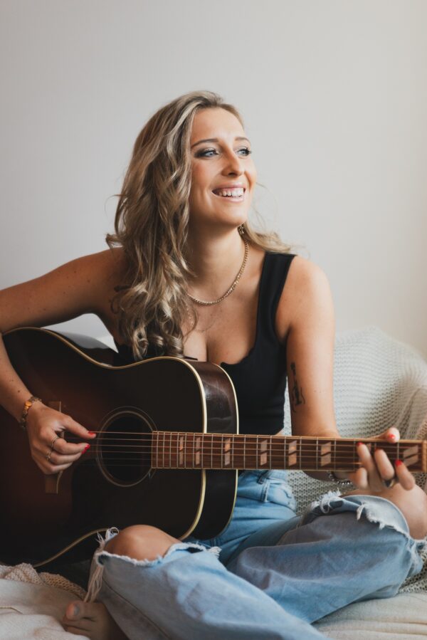 Interview with Emma Svensson | Hometown Country Music